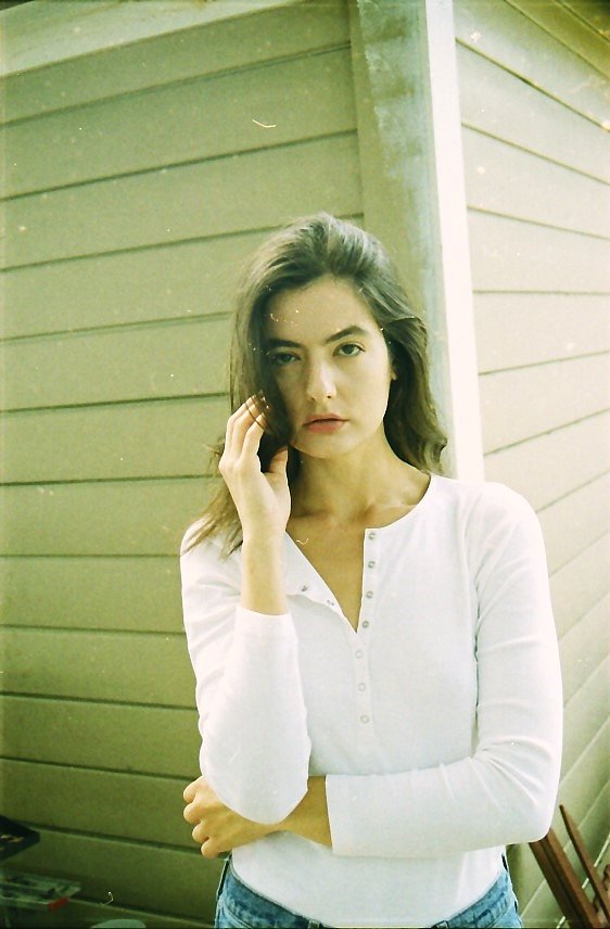 The model Amanda Frances, 10.SEP.2023. — neufotomacher · Lomography