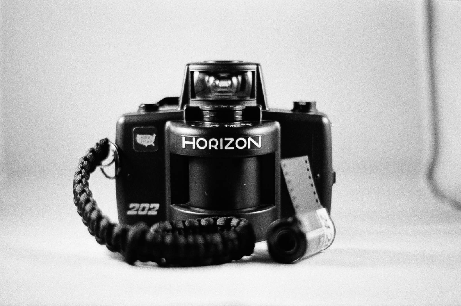 Make Loading Your Horizon Camera Much Easier with This · Lomography
