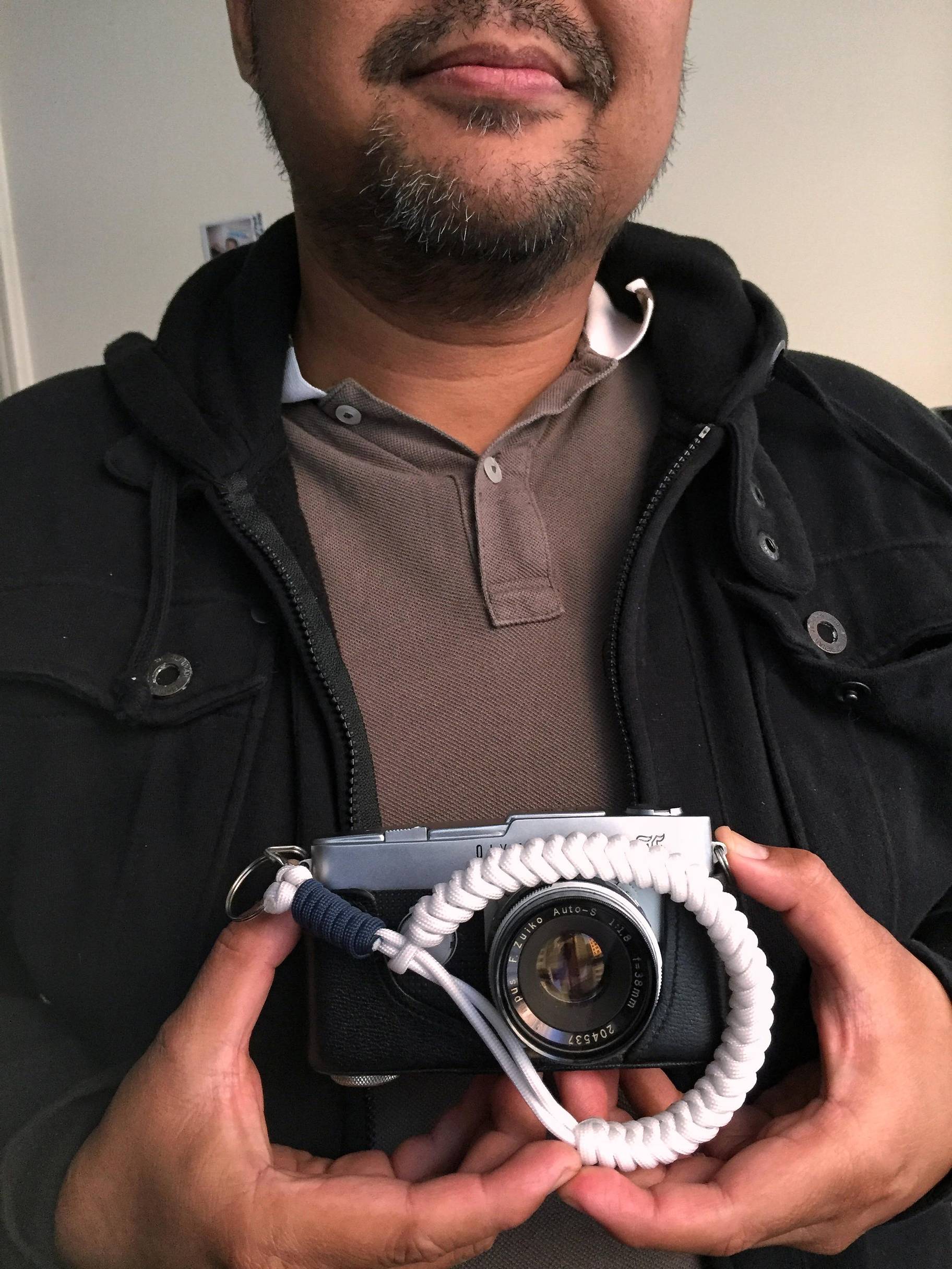 Lomography Tutorials: Adjustable Snake Knot Camera Strap · Lomography