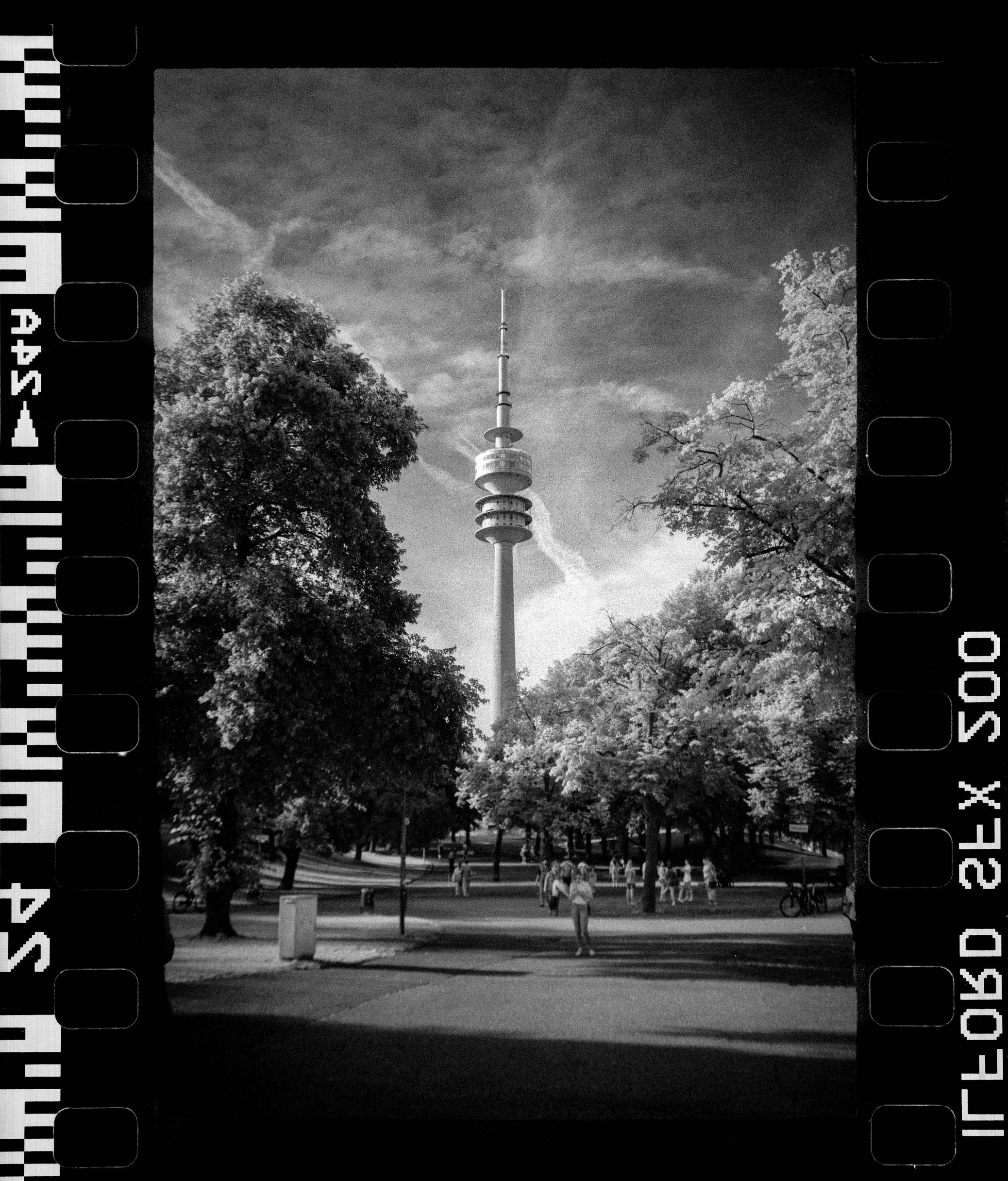 Turning Simple Scenes Into Works of Art: David Hennen · Lomography