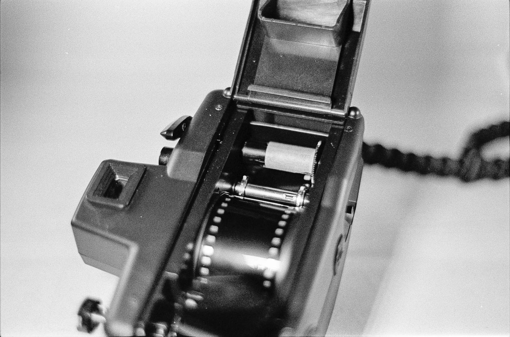 Make Loading Your Horizon Camera Much Easier with This · Lomography