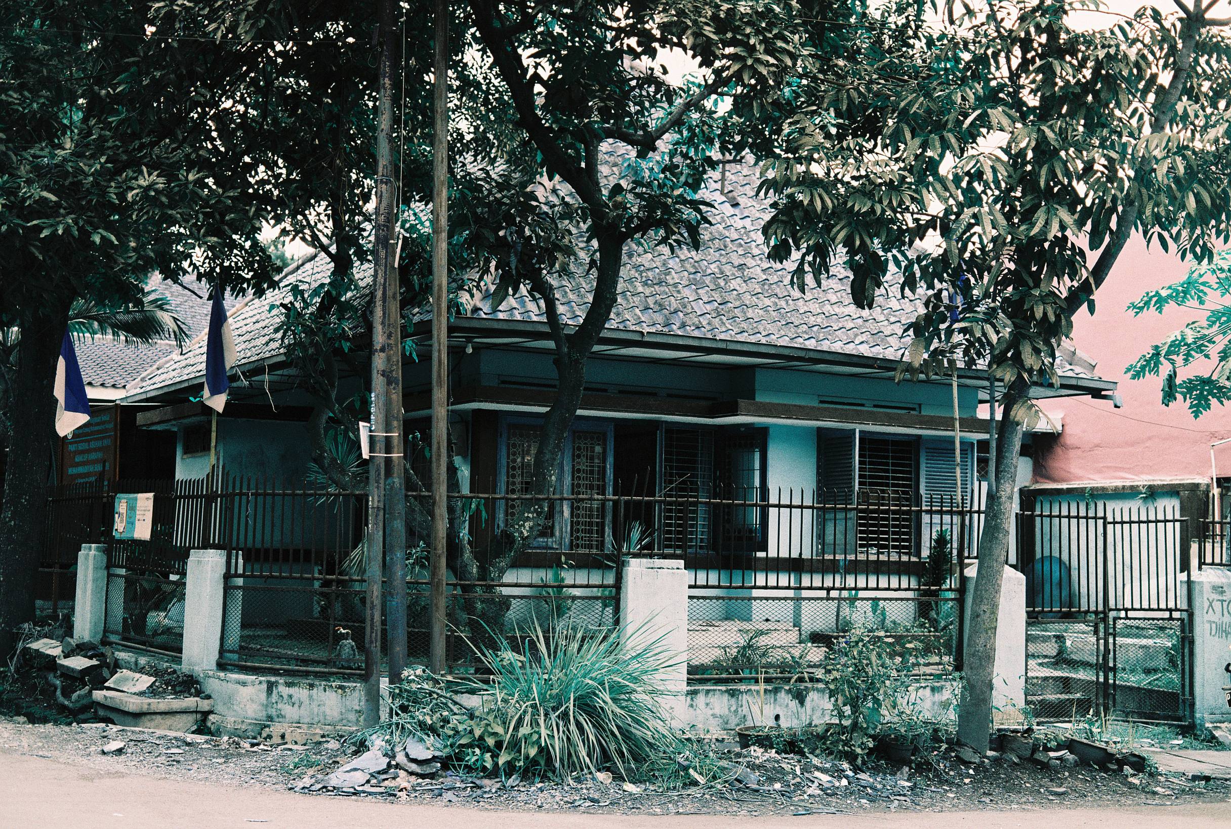 Didi Satriadi Explores Medium Format with LomoChrome · Lomography