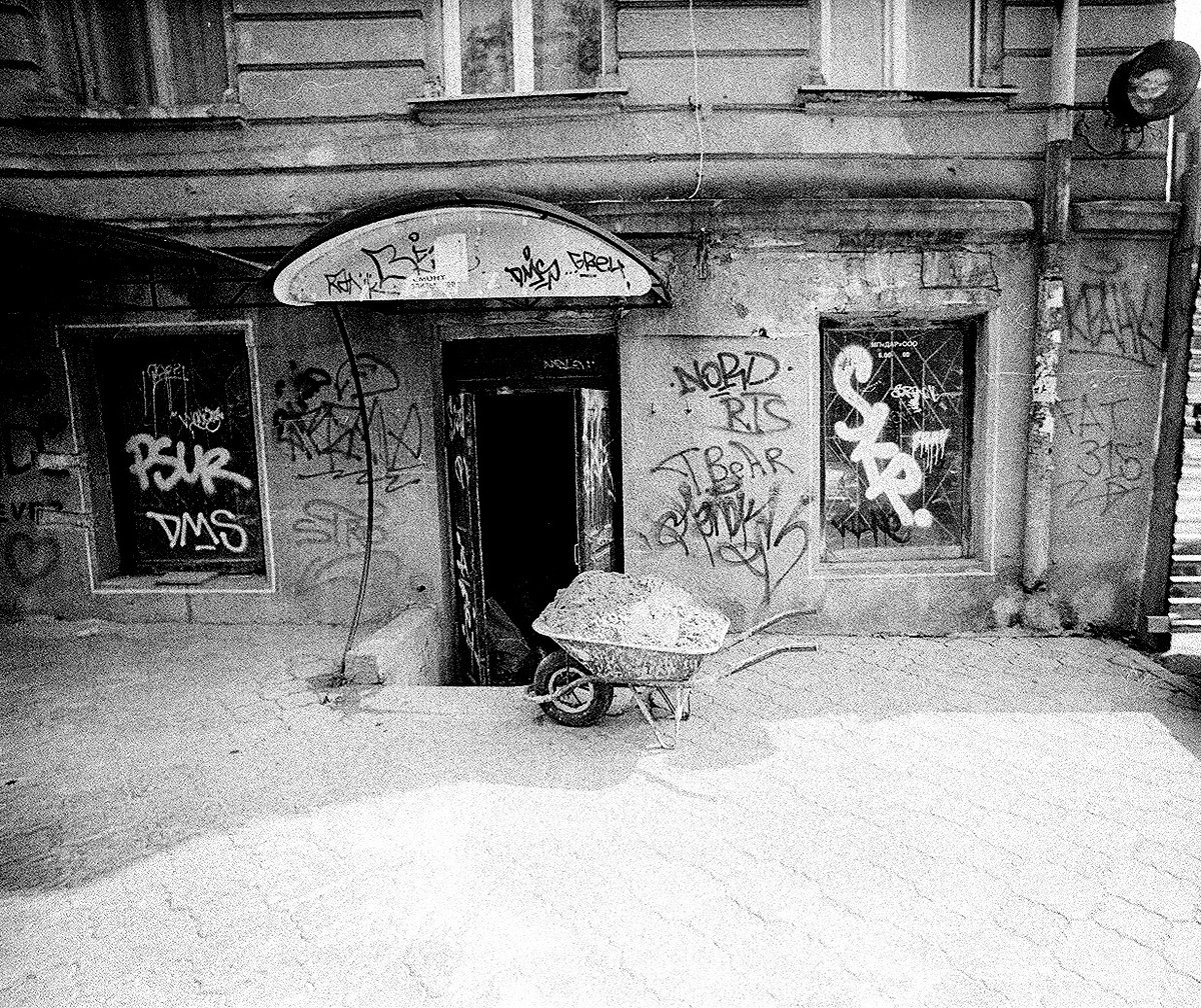 #18616293 — red_constructor · Lomography