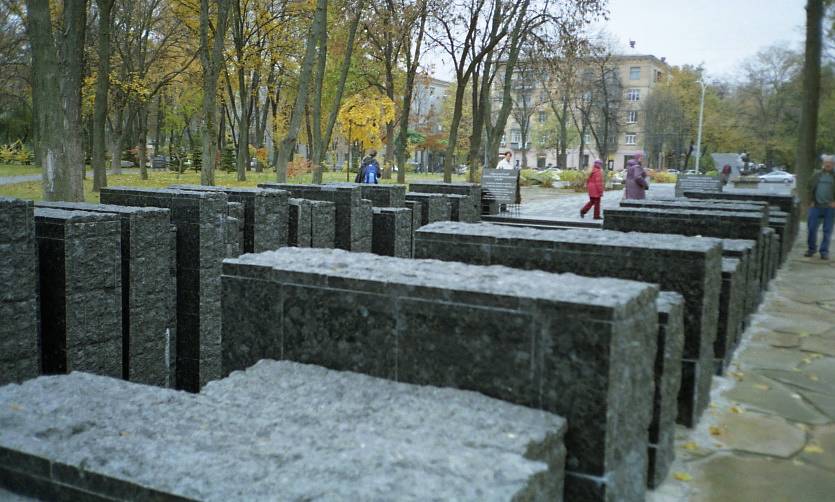 Memorial to the Holodomor Victims (Kiev, Ukraine) · Lomography