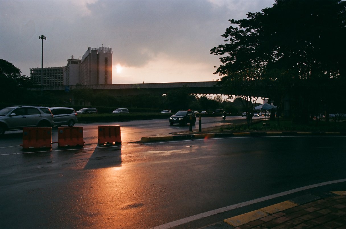 #25691116 — stefankarelyang · Lomography