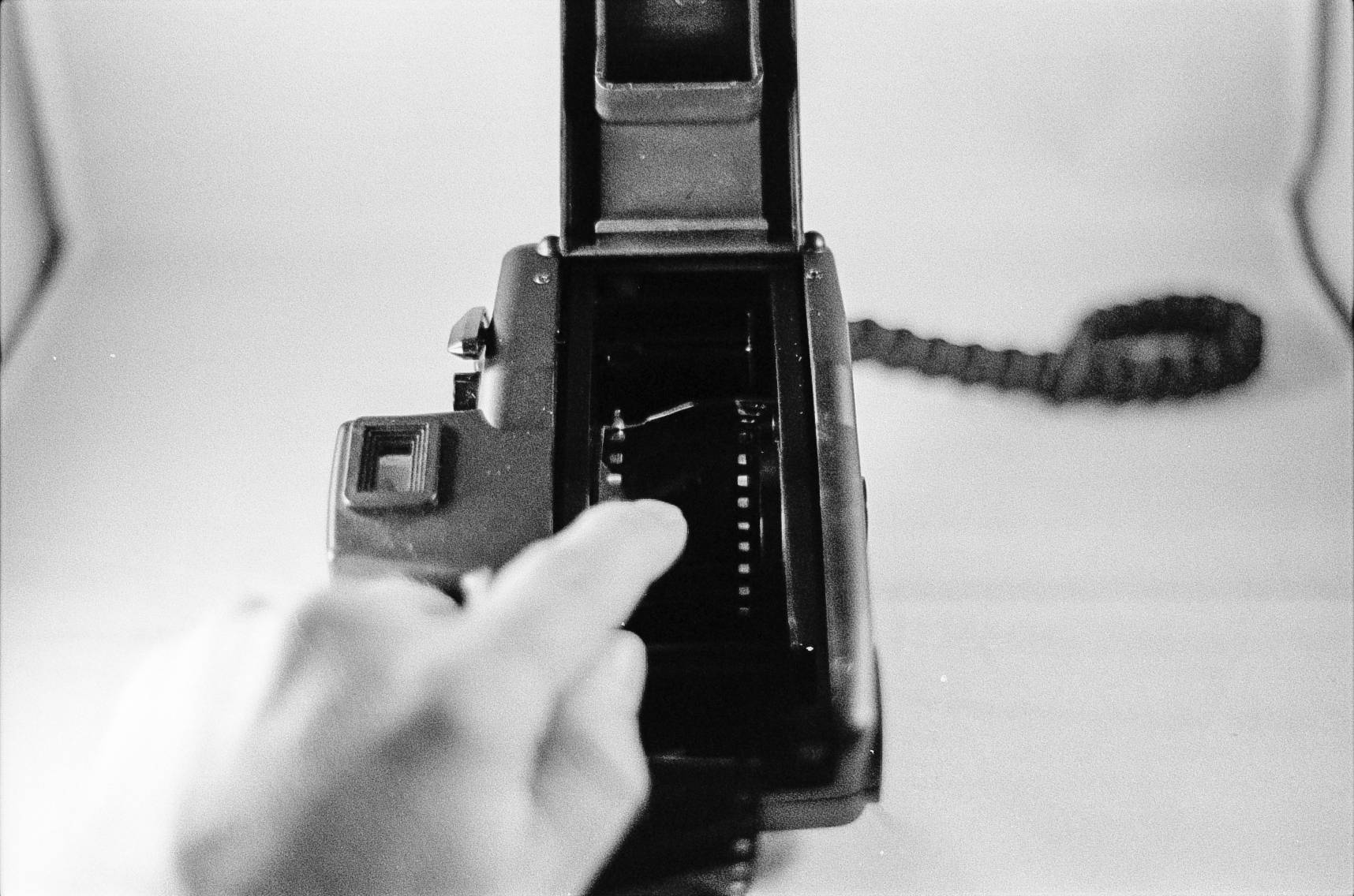 Make Loading Your Horizon Camera Much Easier with This · Lomography