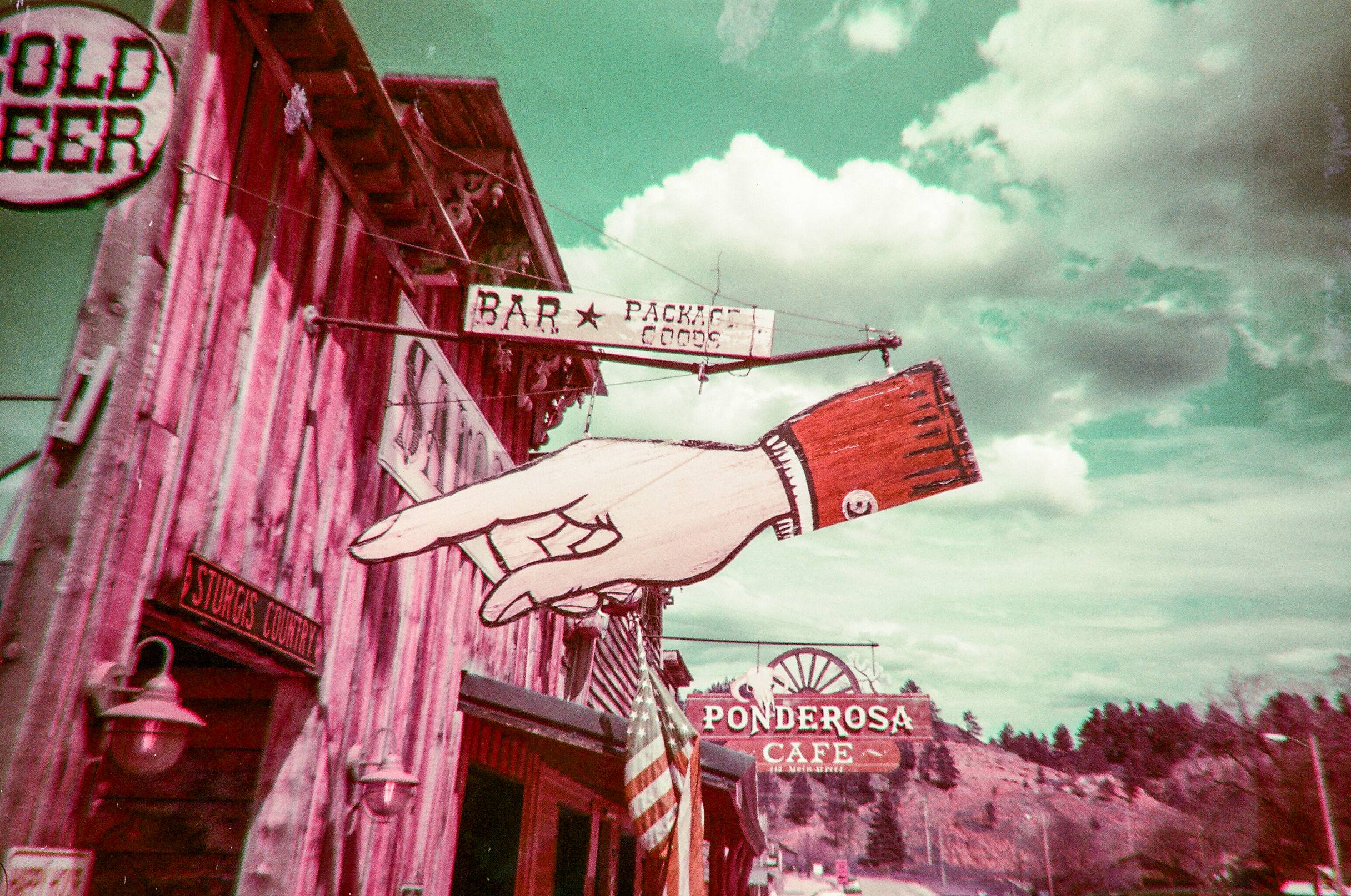 Bonni Walquist: Shooting Americana on Lomography Cameras · Lomography