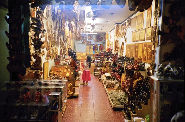 A Gallery of Memories, a Collection of Souvenirs · Lomography